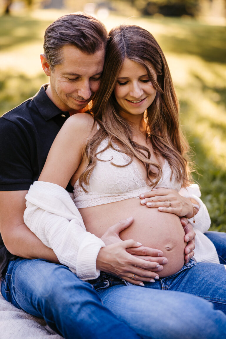 Tamara & Daniel | Babybauch Shooting in Linz Land - Nina Danninger Photography